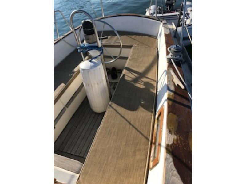 1979 Endeavour 32 Sloop sailboat for sale in Connecticut
